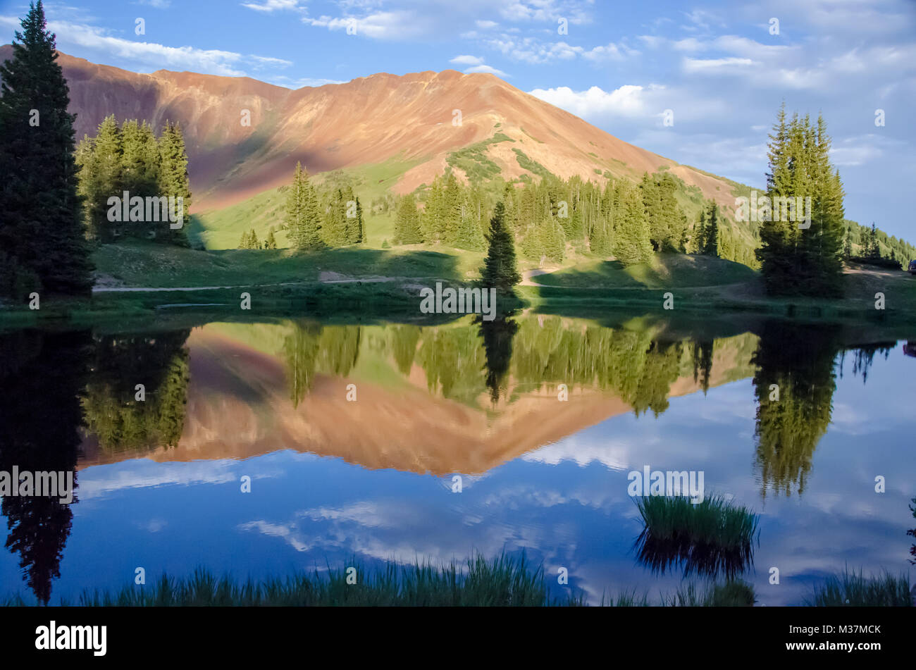 Red mountain pass hi-res stock photography and images - Alamy