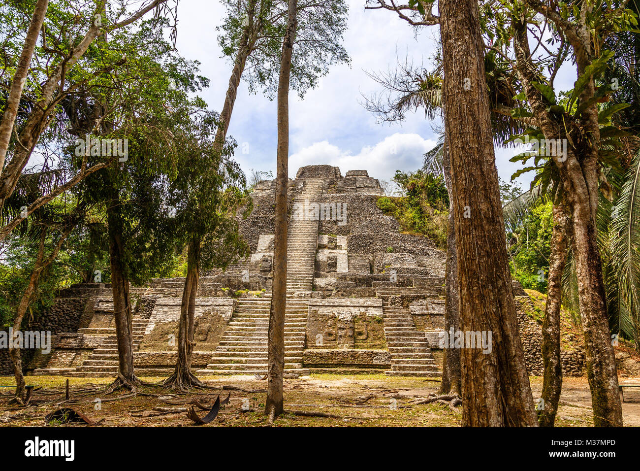 Olmec pyramid hi-res stock photography and images - Alamy
