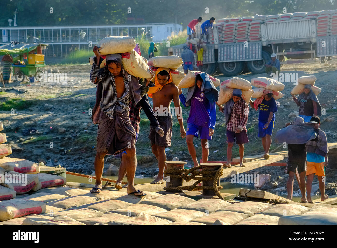 Carrying cement bags hi-res stock photography and images - Alamy
