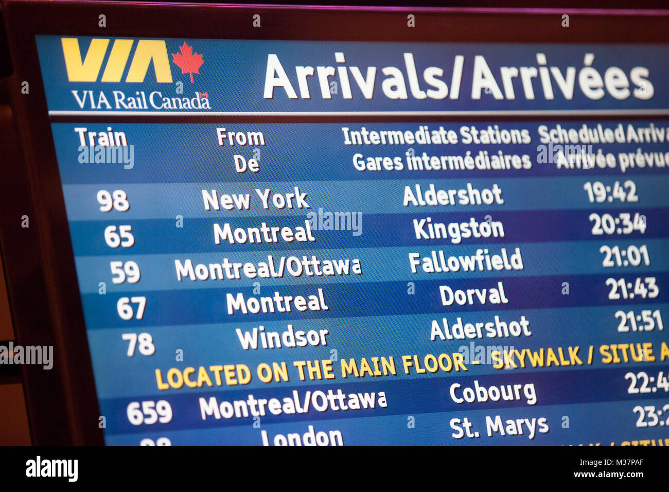 Train arrivals hi-res stock photography and images - Alamy