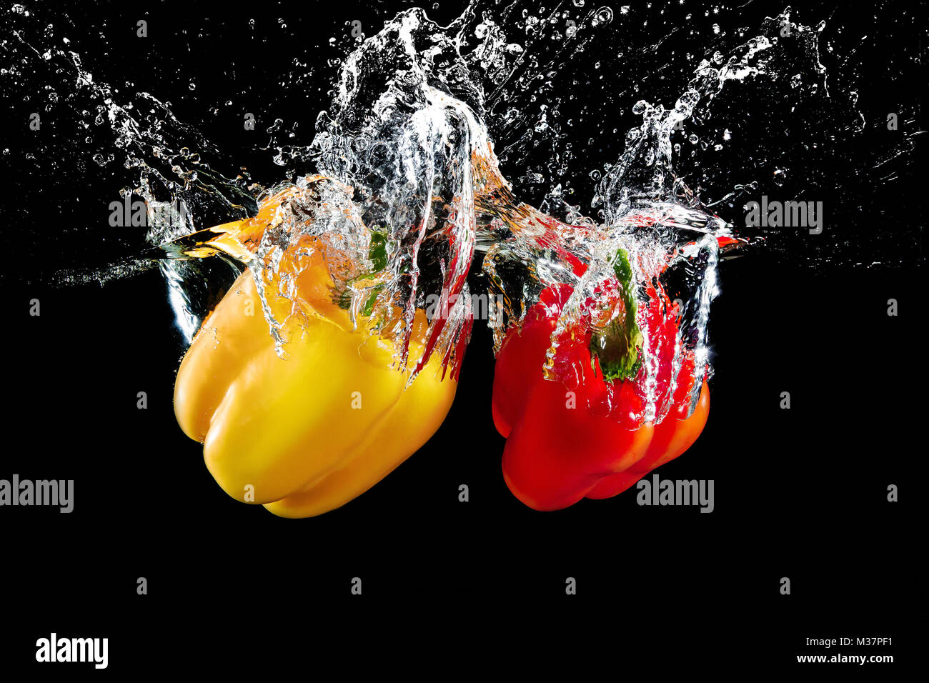 bell pepper in water with splash Stock Photo - Alamy