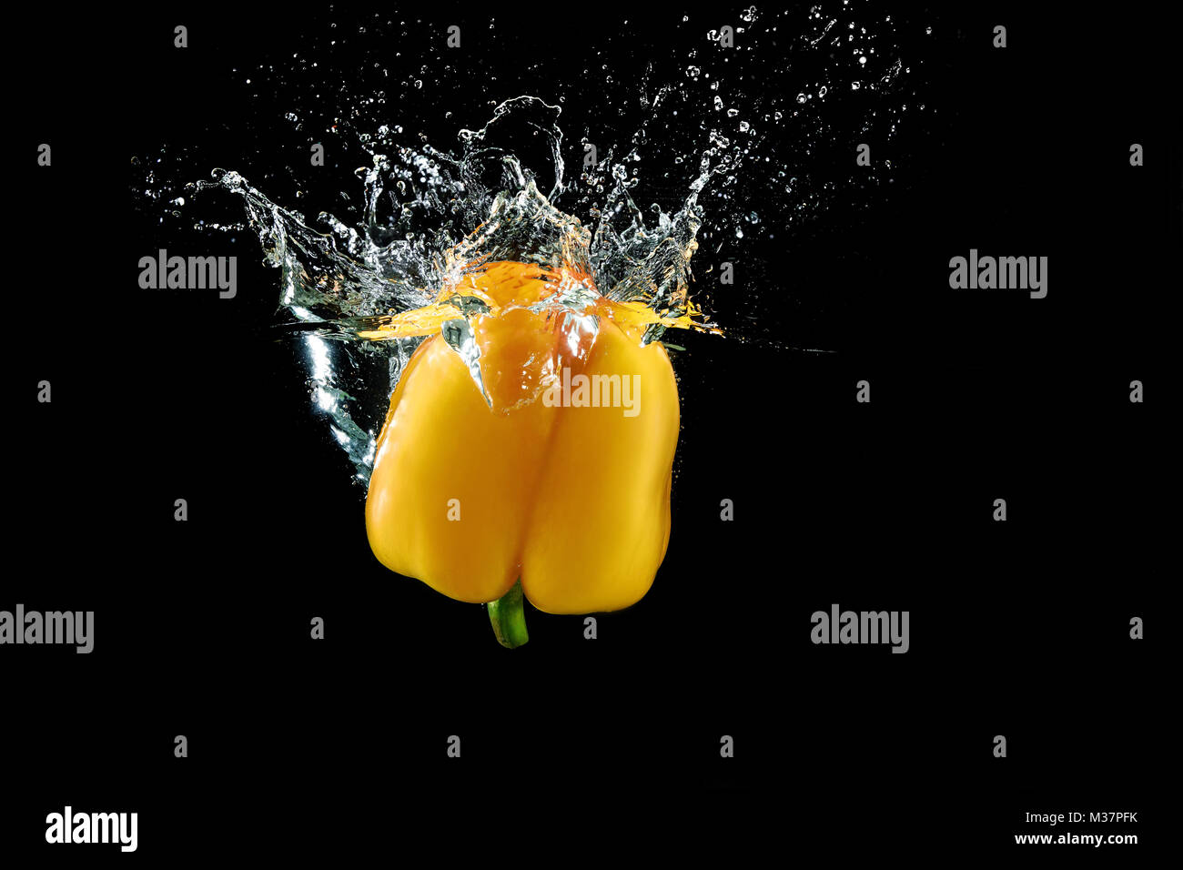 bell pepper in water with splash Stock Photo - Alamy