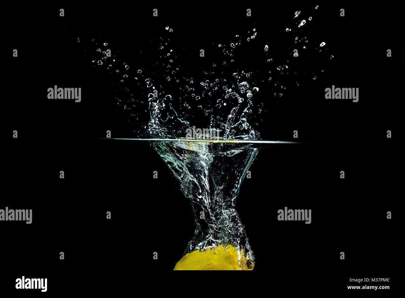 lemon in water splash Stock Photo - Alamy
