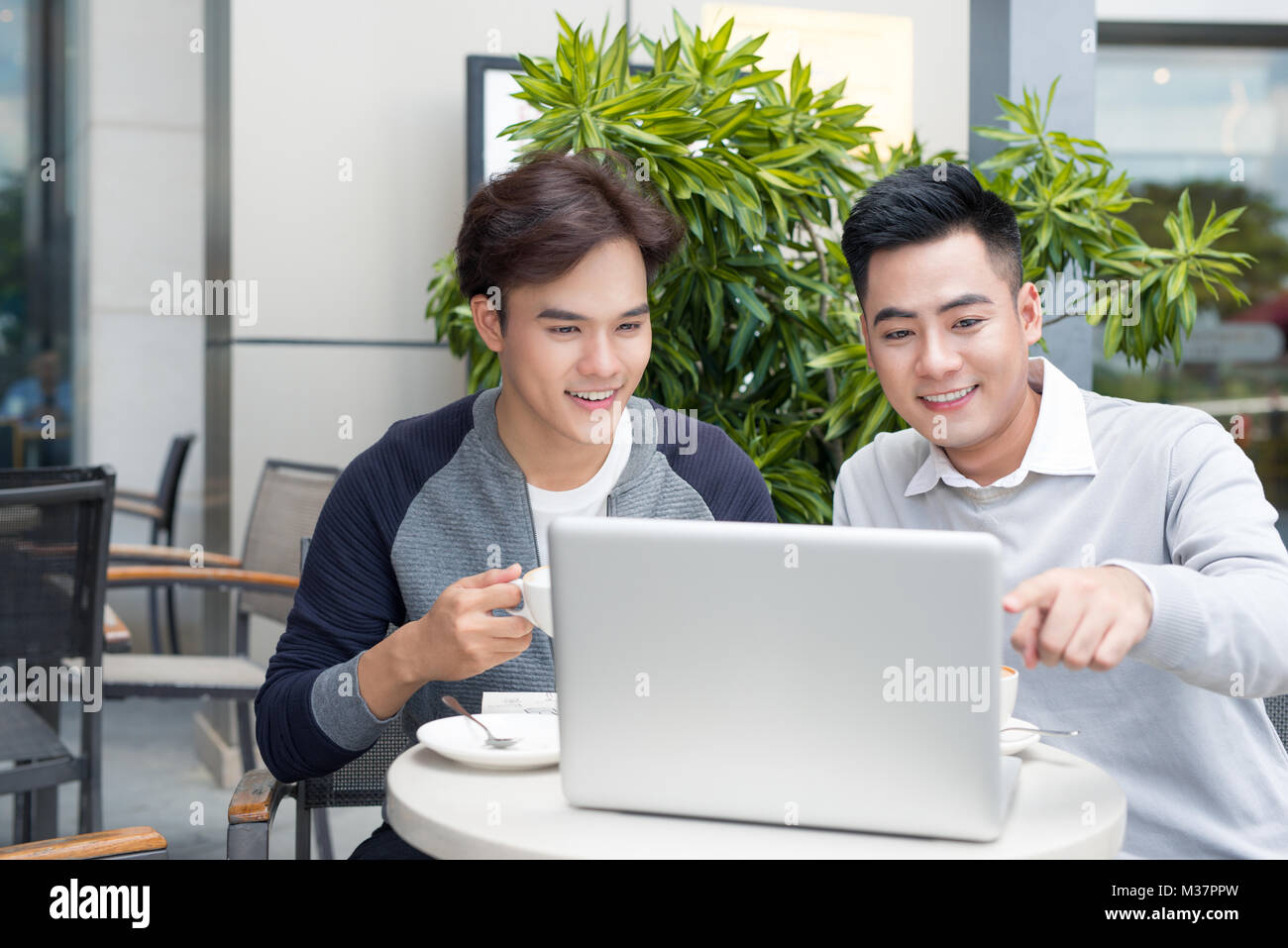 Two students talking class hi-res stock photography and images - Alamy
