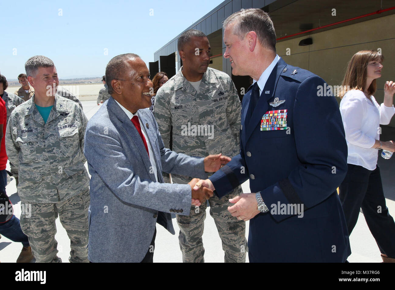 170602-N-HW977-399 MARCH AIR RESERVE BASE, Calif. (June 2, 2016) Chuck ...