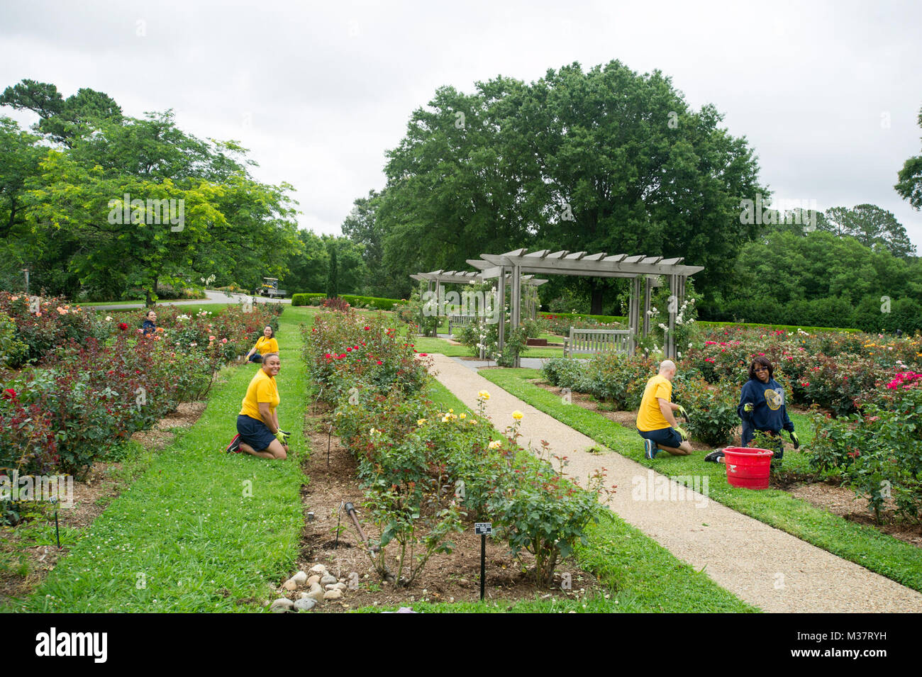 Chiefs and First Class Petty Officers participate in Community ...