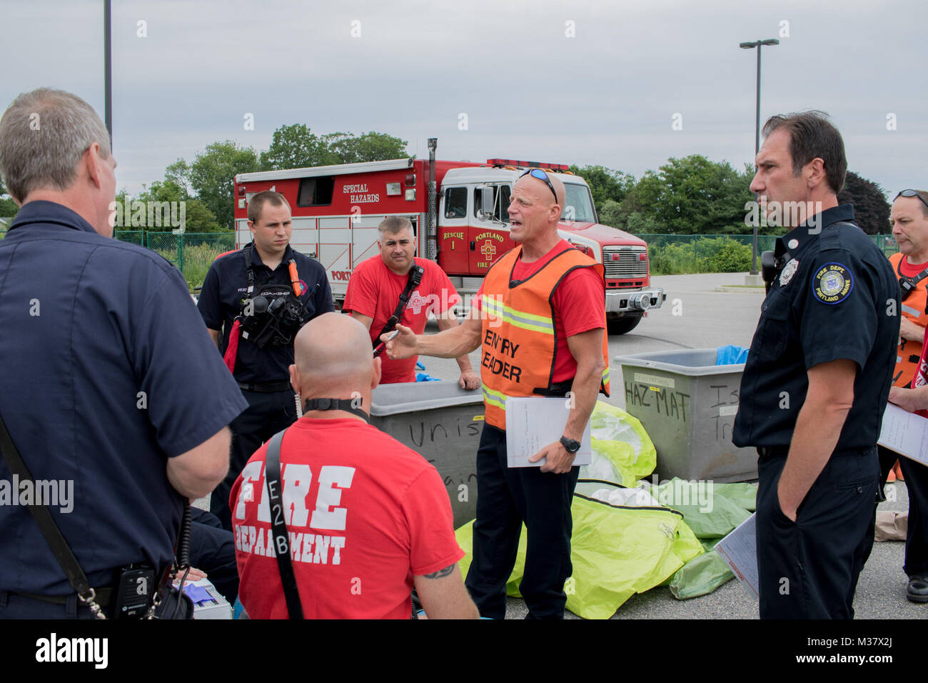 Soldiers and Airmen form the 11th Weapons of Mass Destruction-Civil ...