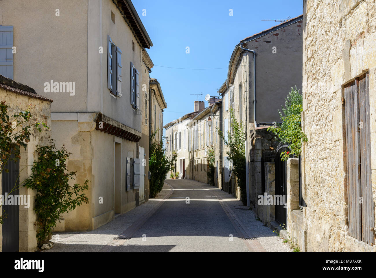 Typical french street scene hi-res stock photography and images - Alamy