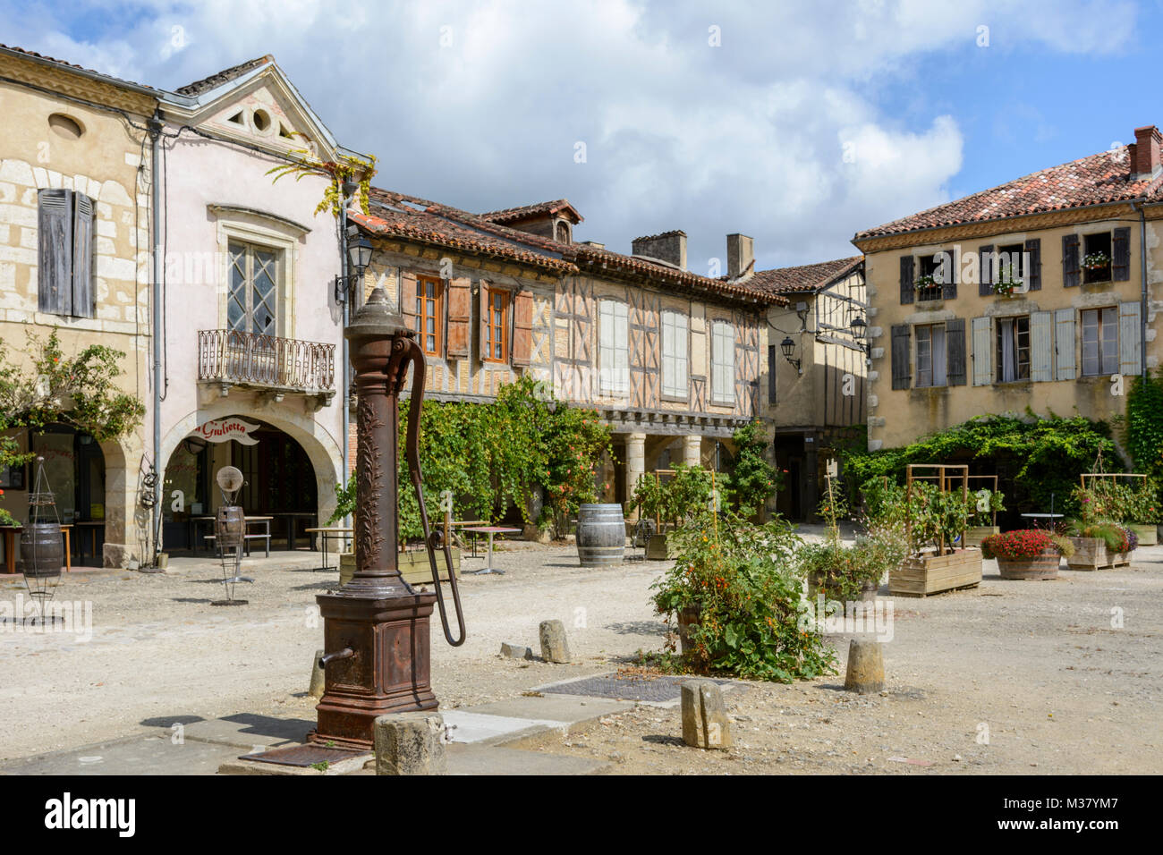 Labastide-d'Armagnac - a traditional fortified bastide town in the ...