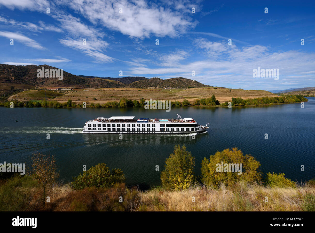 Douro river cruise hi-res stock photography and images - Alamy