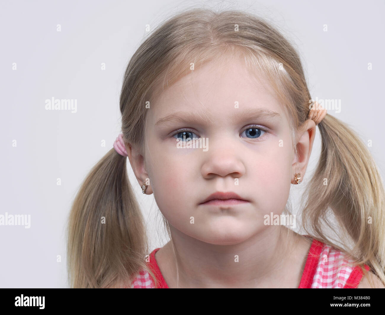 The serious face of the little girl. Portrait of child Stock Photo - Alamy