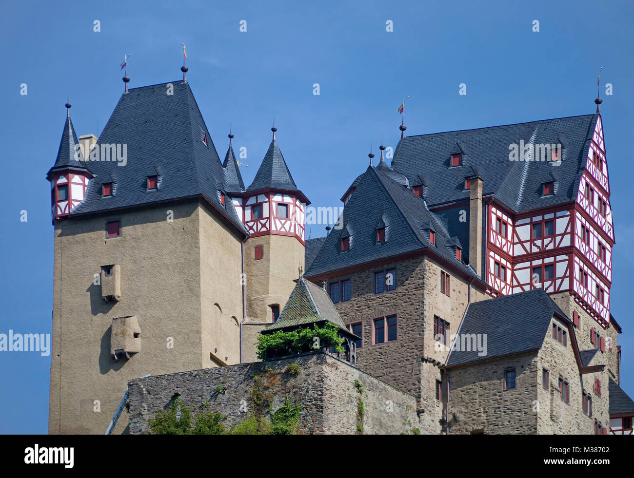 Eltz castle, beautiful medieval castle at Wierschem, Muenstermaifeld ...