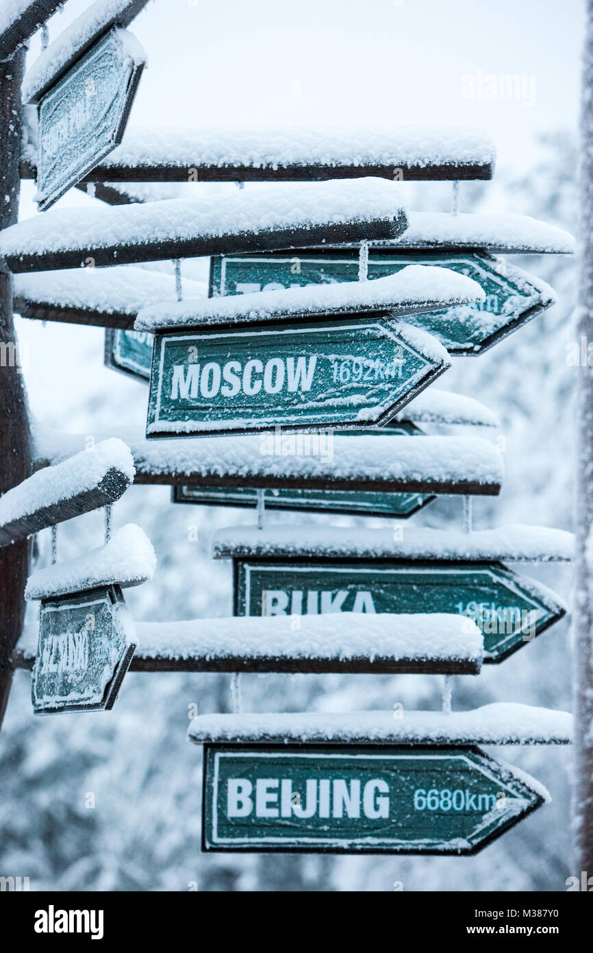 Sign tourist direction indication hi-res stock photography and images ...