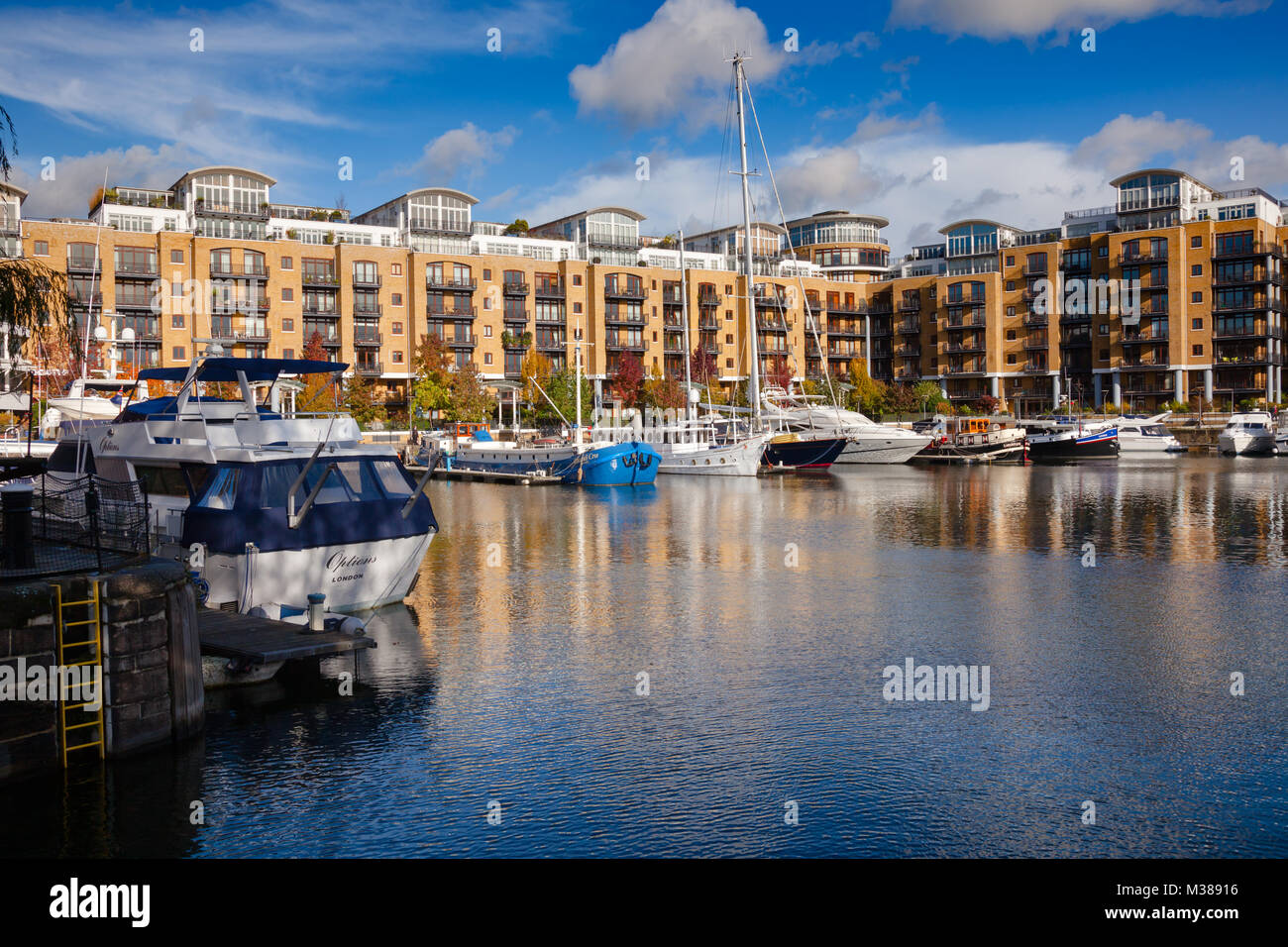 2012 london docks hi-res stock photography and images - Alamy