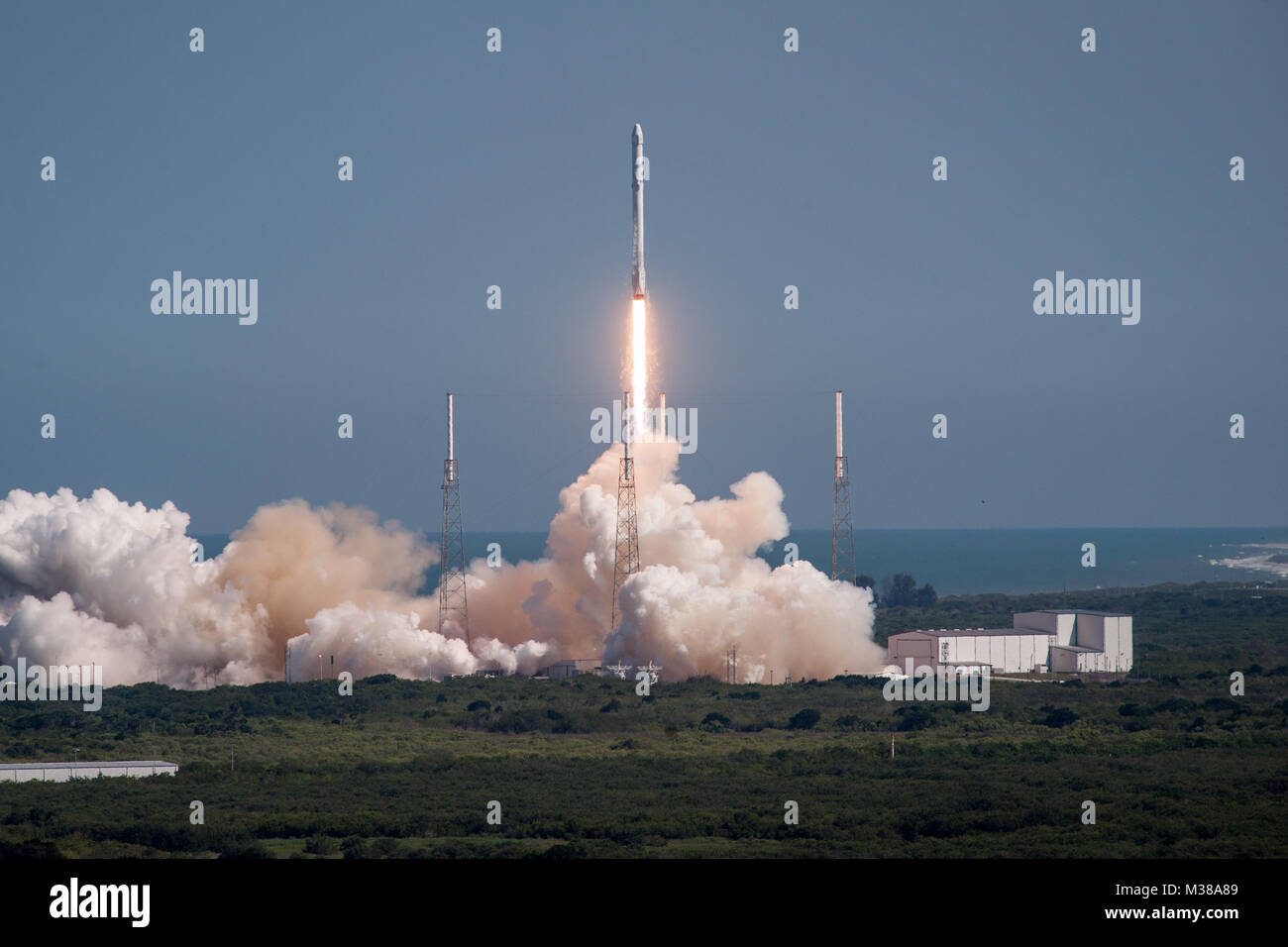 Spacex crs 6 hi-res stock photography and images - Alamy