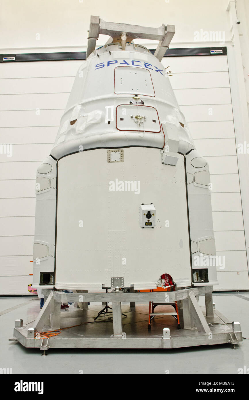 The CRS-3 mission launched a Dragon capsule with cargo to the ...