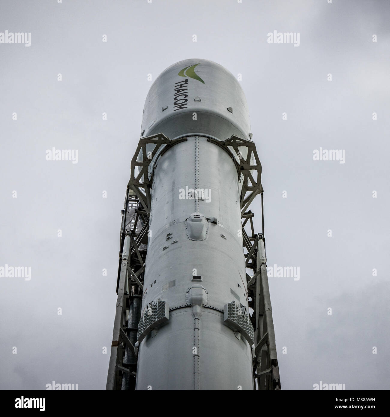 SpaceX launched the THAICOM 8 satellite into orbit from Kennedy Space ...