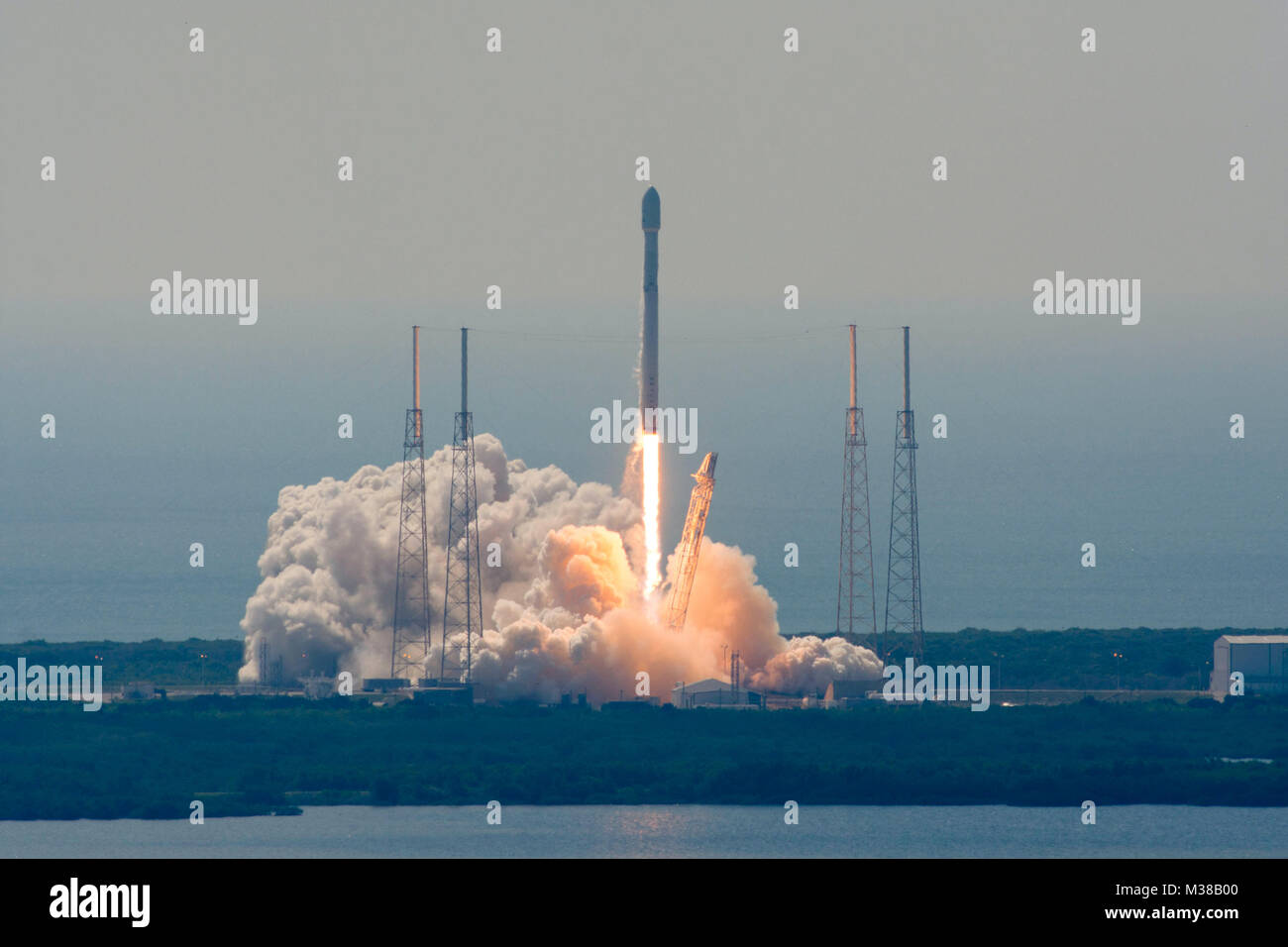 Satellite test center hi-res stock photography and images - Alamy