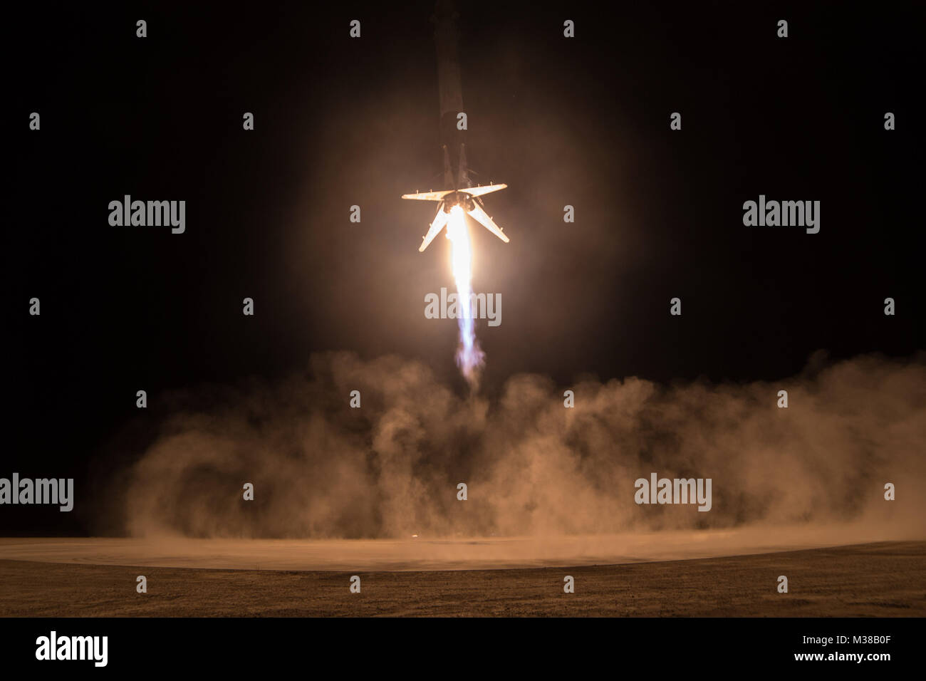 The first-stage booster of the CRS-9 mission lands on the ASDS landing ...