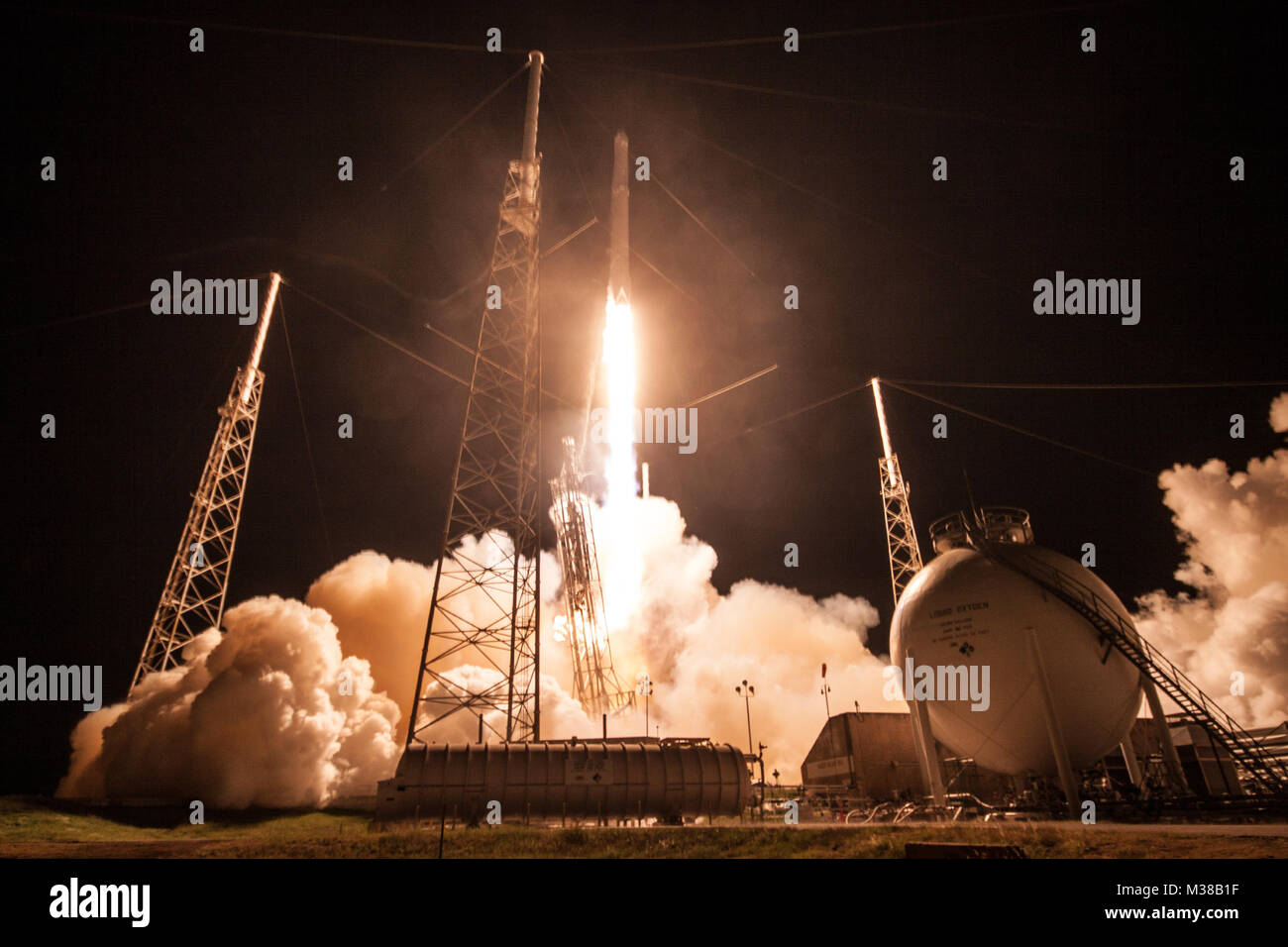 The CRS-9 mission launched a Dragon capsule aboard a Falcon 9 rocket ...