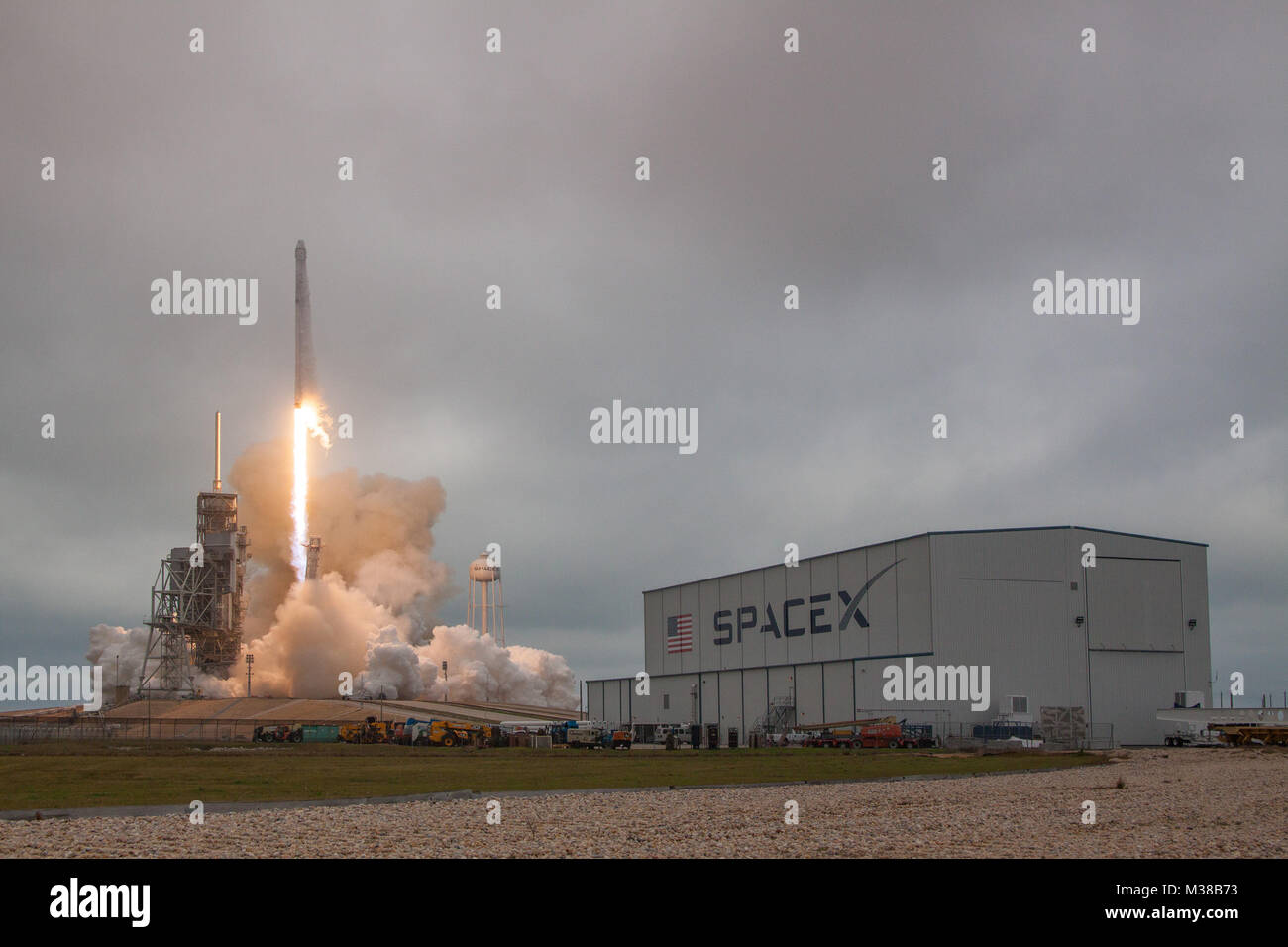 Falcon 9 Lift Off High Resolution Stock Photography and Images - Alamy