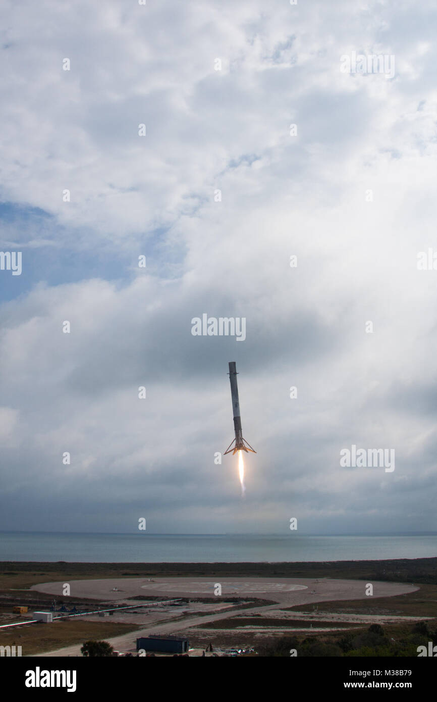 Falcon 9 first stage lands on LZ-1 s 2 Stock Photo - Alamy