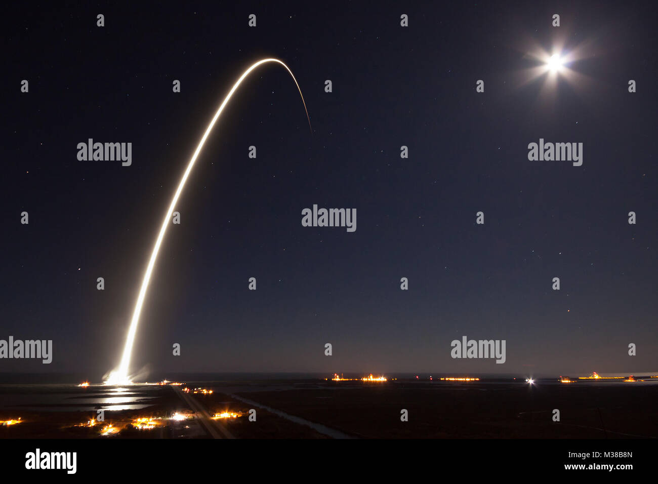 Echostar hi-res stock photography and images - Alamy