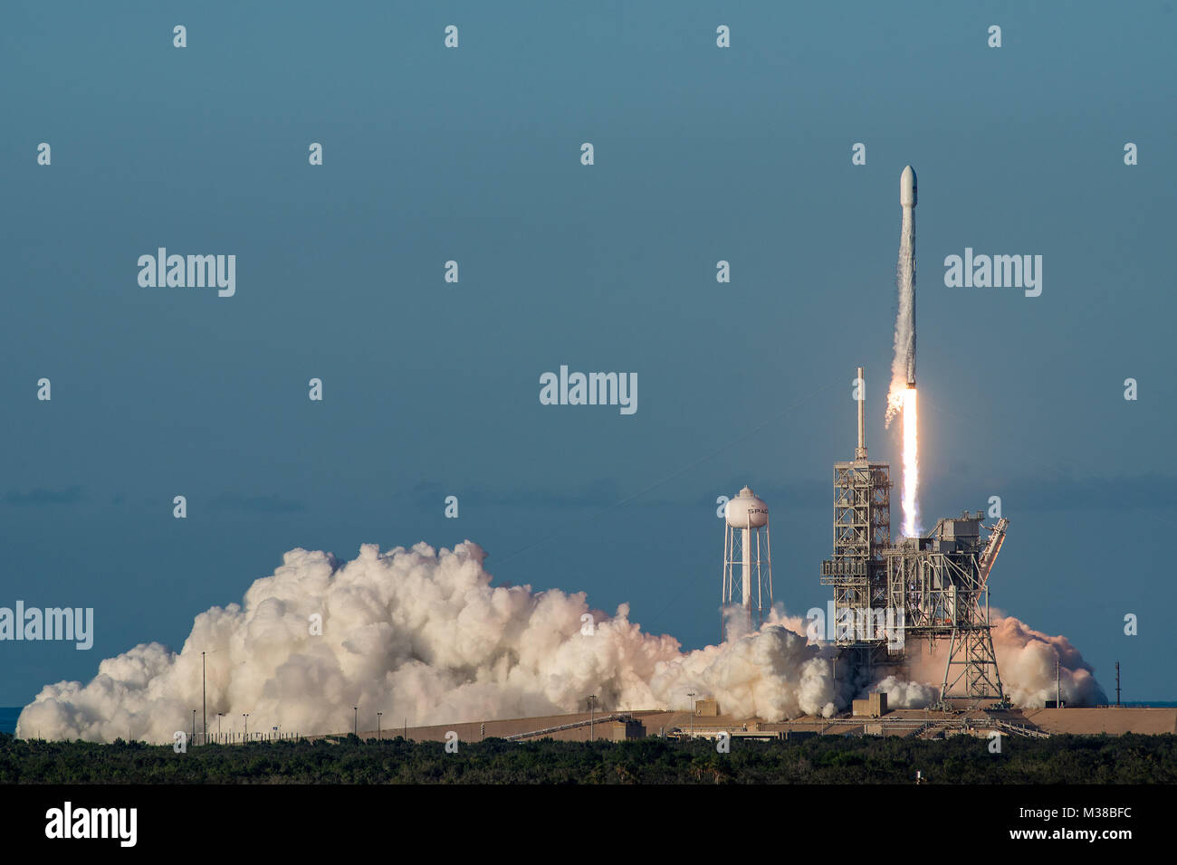 Intelsat hi-res stock photography and images - Alamy