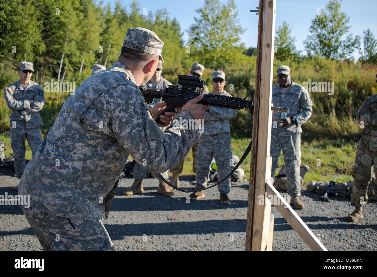 Soldiers in the 251st Engineer Company (Sapper) of the Maine Army ...