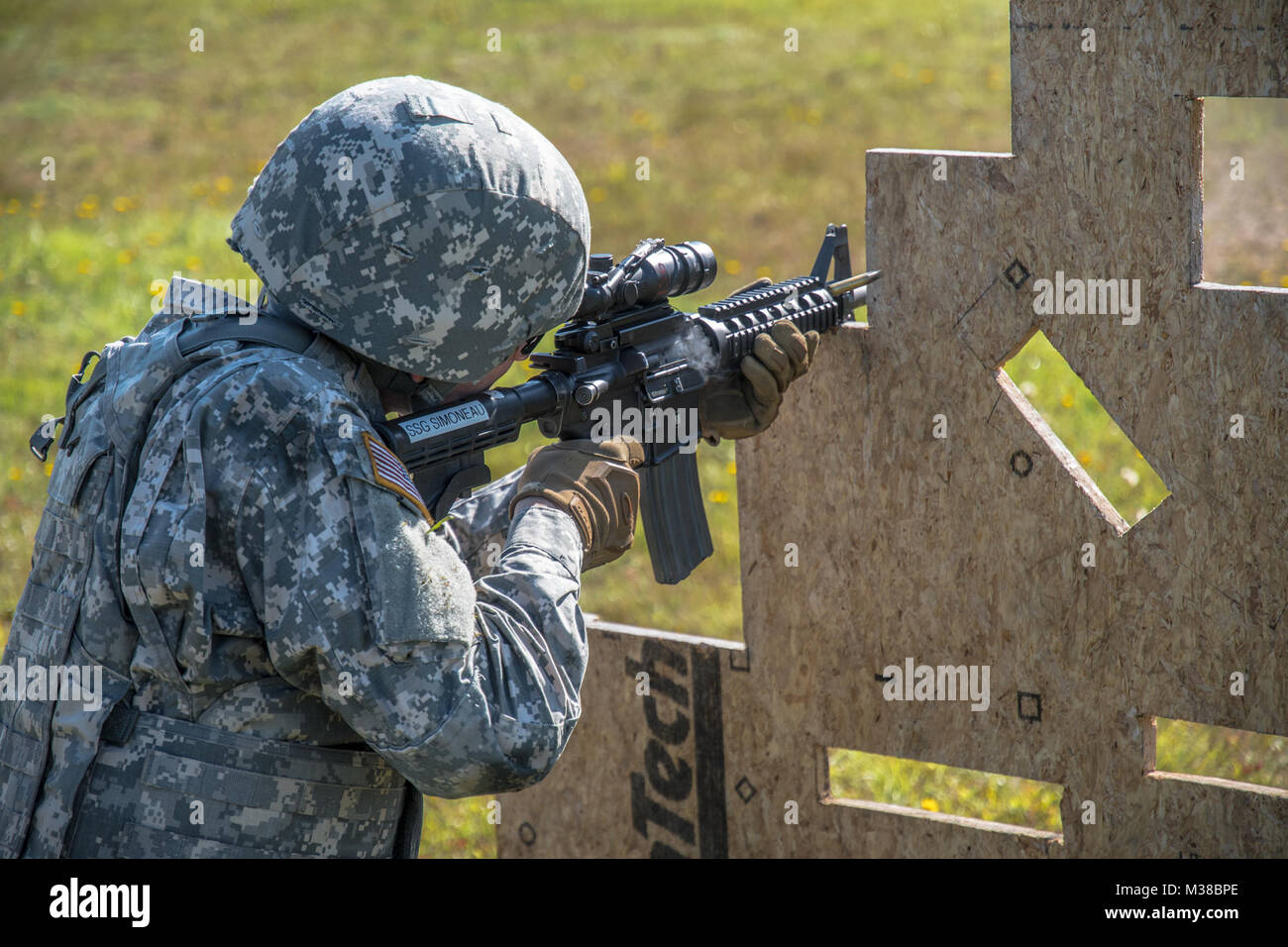 Army base barricade hi-res stock photography and images - Alamy