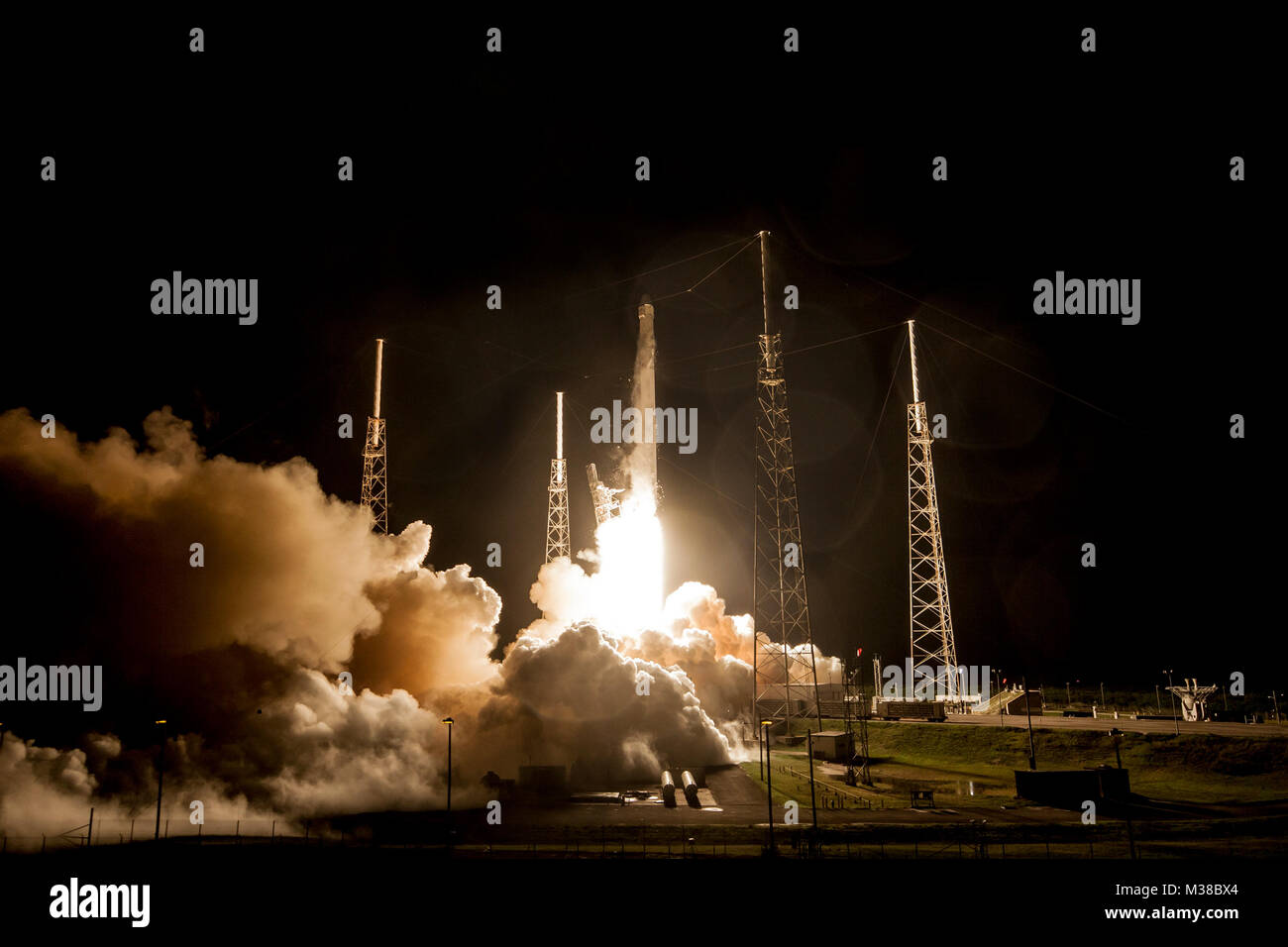 The CRS-4 mission launched a Dragon capsule carrying cargo to the ...