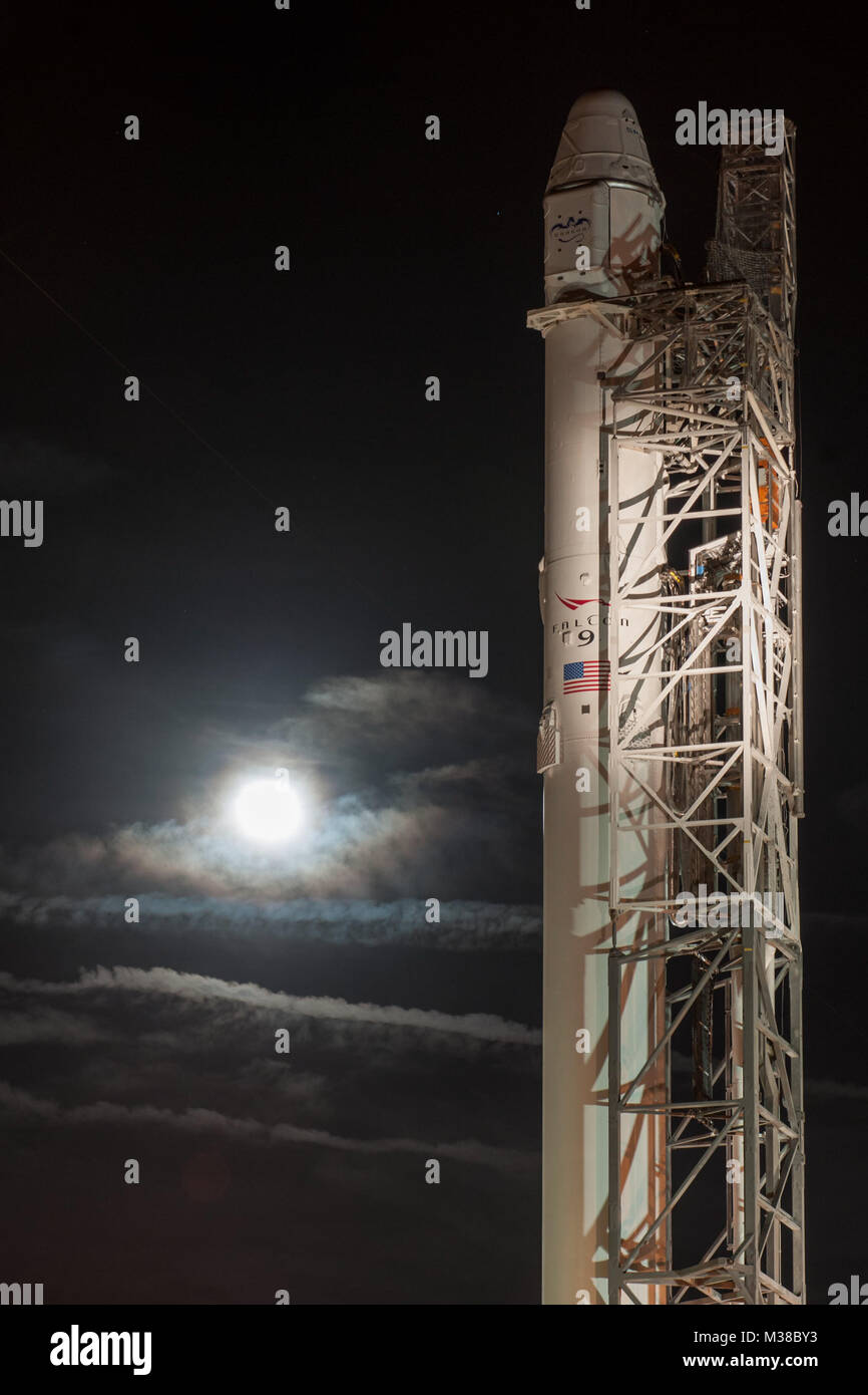 Crs 10 dragon hi-res stock photography and images - Alamy