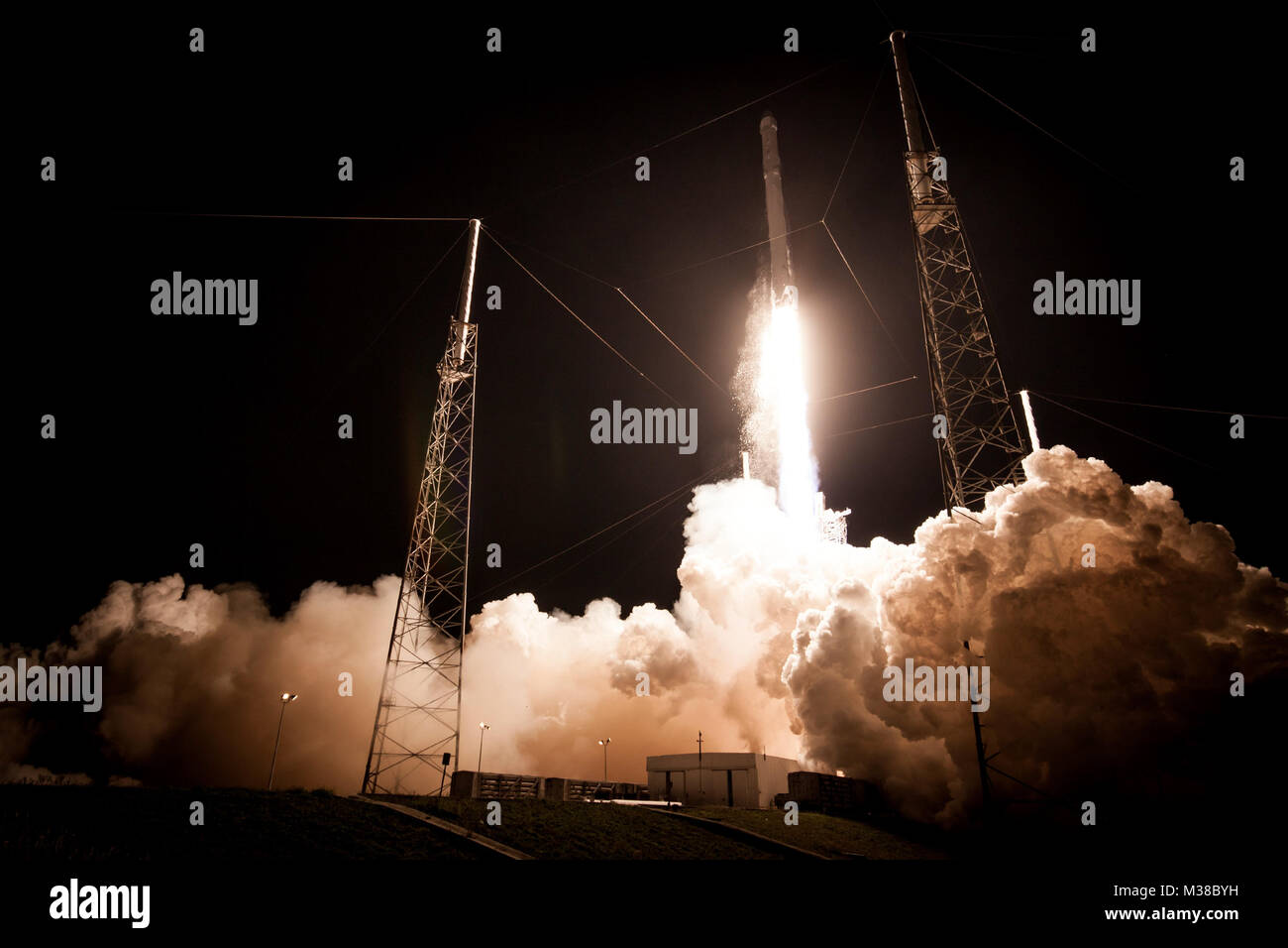 Reusable launch vehicles hi-res stock photography and images - Alamy
