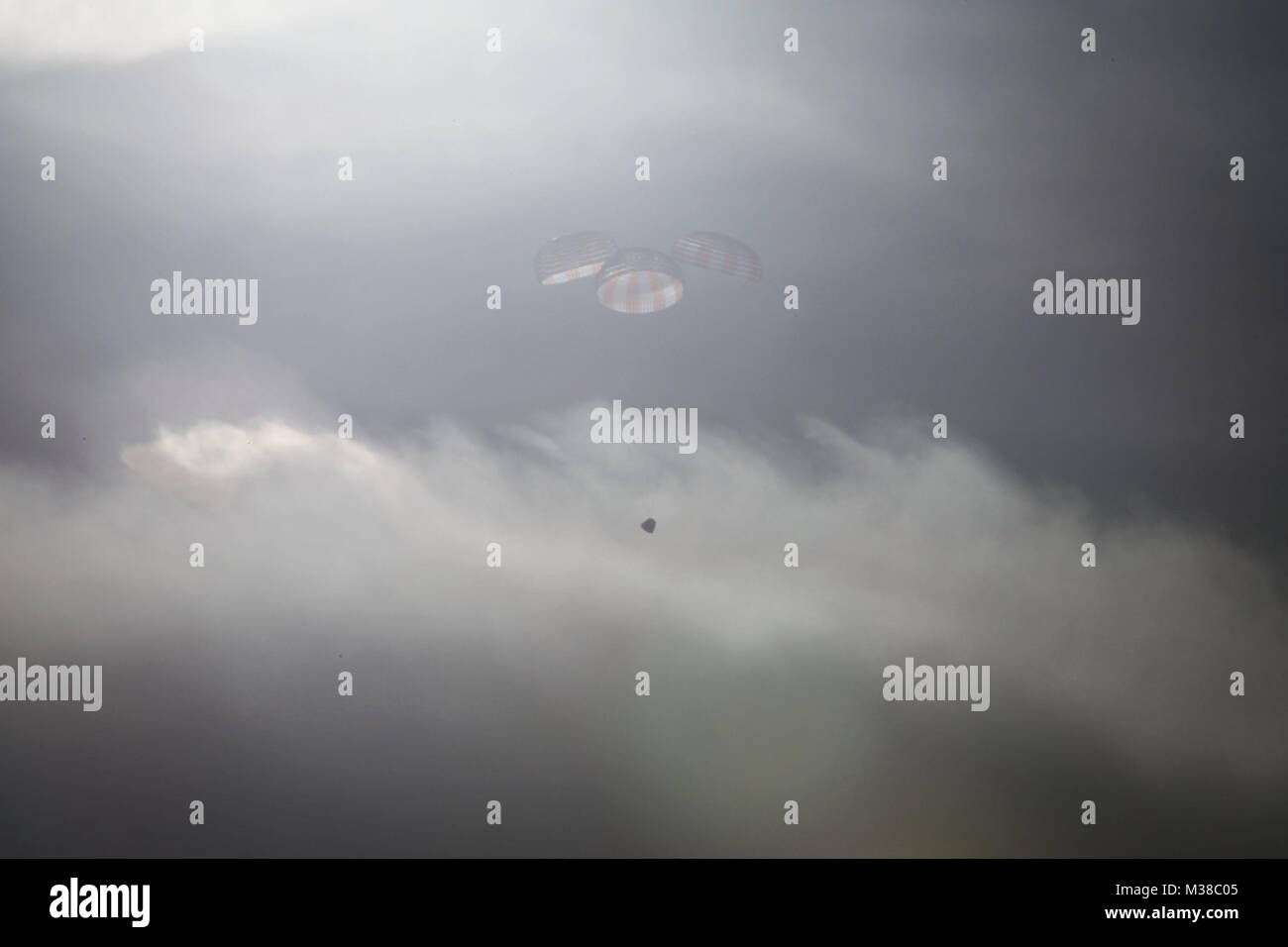 The CRS-5 mission demonstrates a successful SpaceX Dragon capsule ...