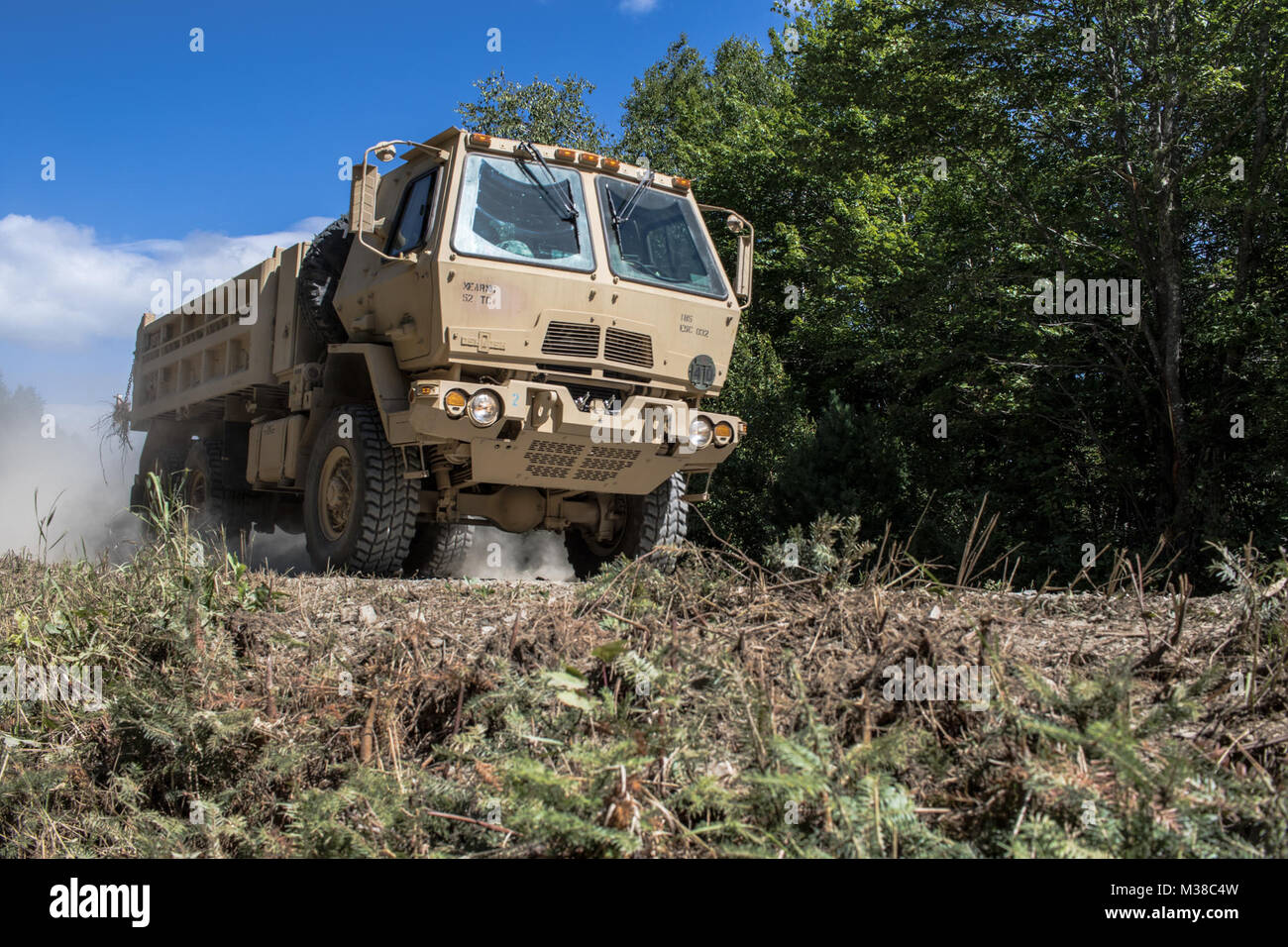 Soldiers from the 185th Engineer Support Company of the Maine Army ...
