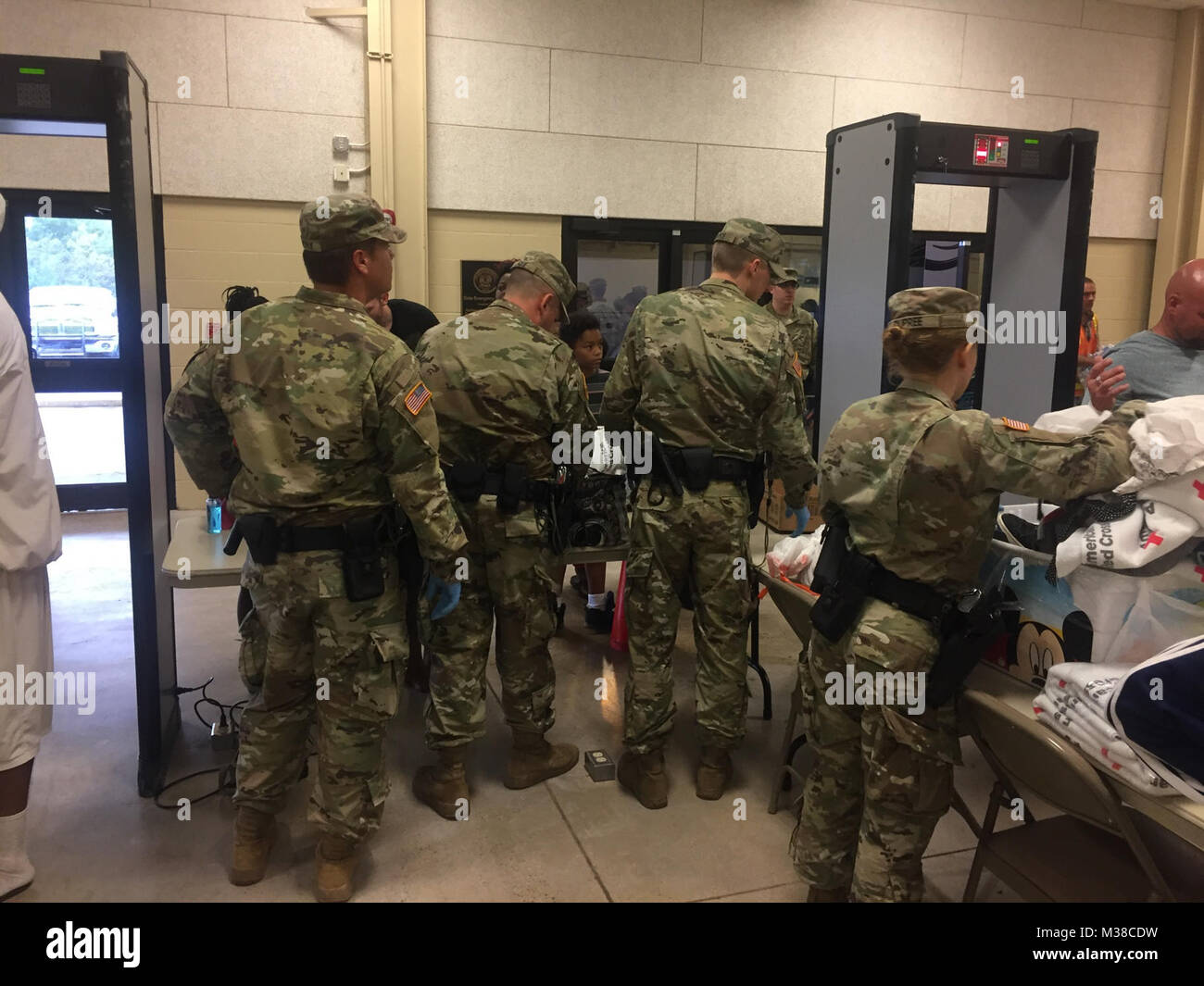 2228thMP Soldier's conducting security checks by Louisiana National ...