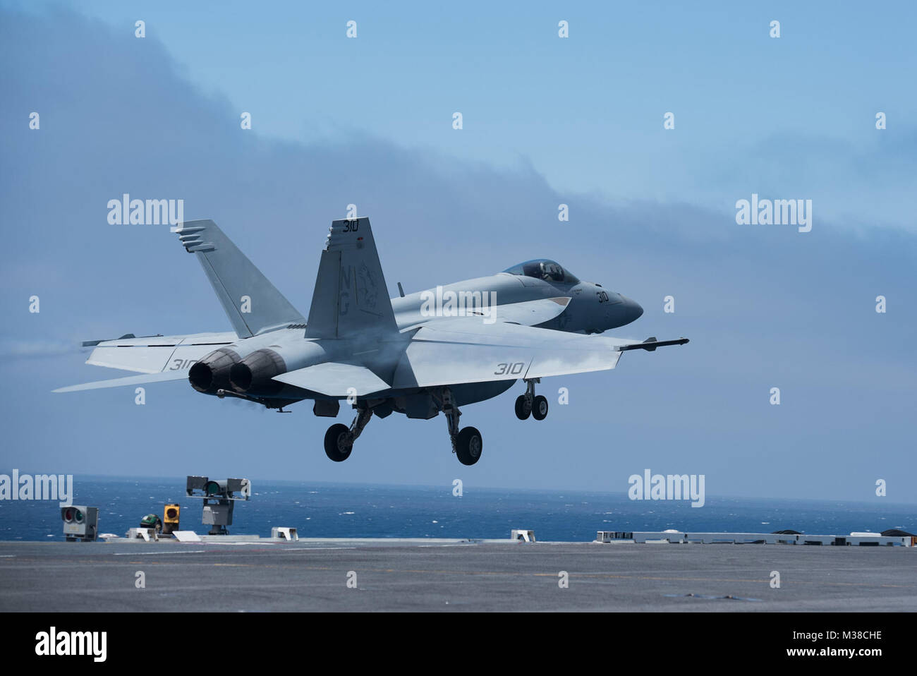 170906-N-LI810-042 PACIFIC OCEAN (Sept. 6, 2017) An F/A-18E Super ...