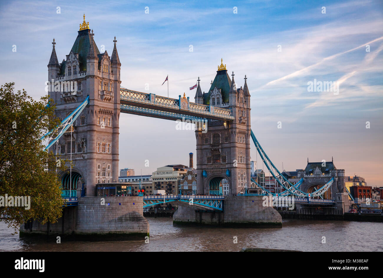 Victorian london skyline hi-res stock photography and images - Alamy