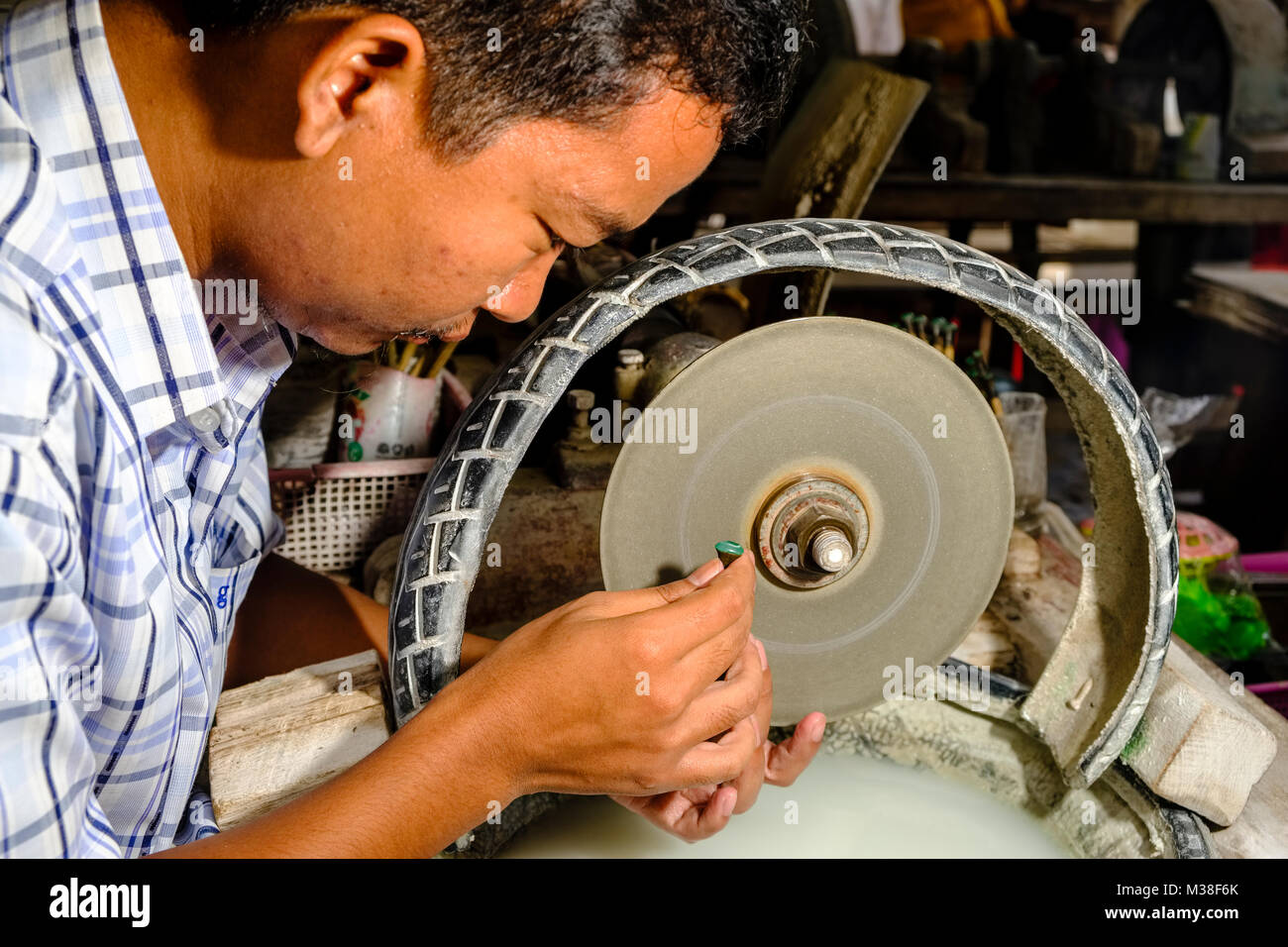 Hand grind stones hi-res stock photography and images - Alamy