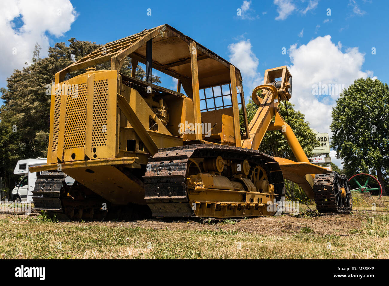 Old bulldozer hi-res stock photography and images - Alamy