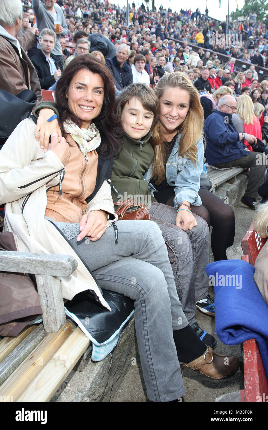 Nicola Tiggeler (Frau von Timothy Peach) mit Kindern , Karl May ...