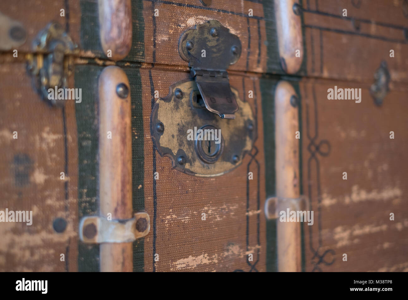 Old luggage lock hi-res stock photography and images - Alamy