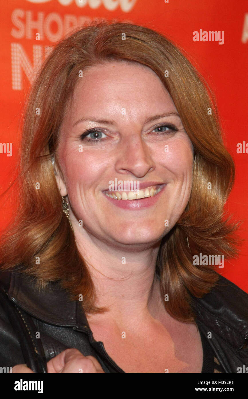 Radio moderatorin hi-res stock photography and images - Alamy