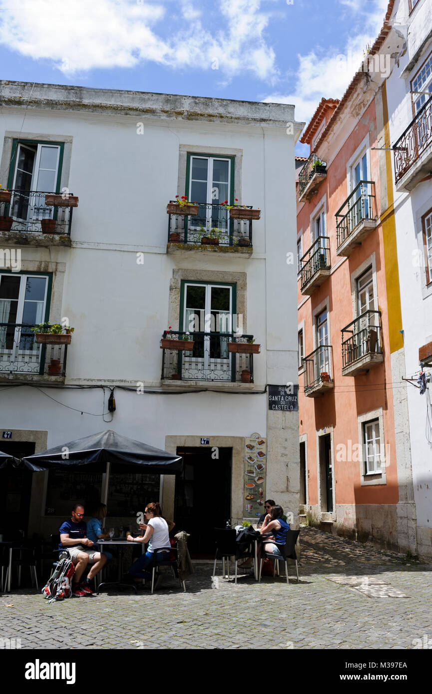 Portuguese people talking hi-res stock photography and images - Alamy