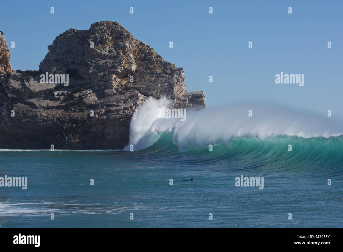 Wave breaking at Praia do Barranco, Algarve, Portugal Stock Photo - Alamy