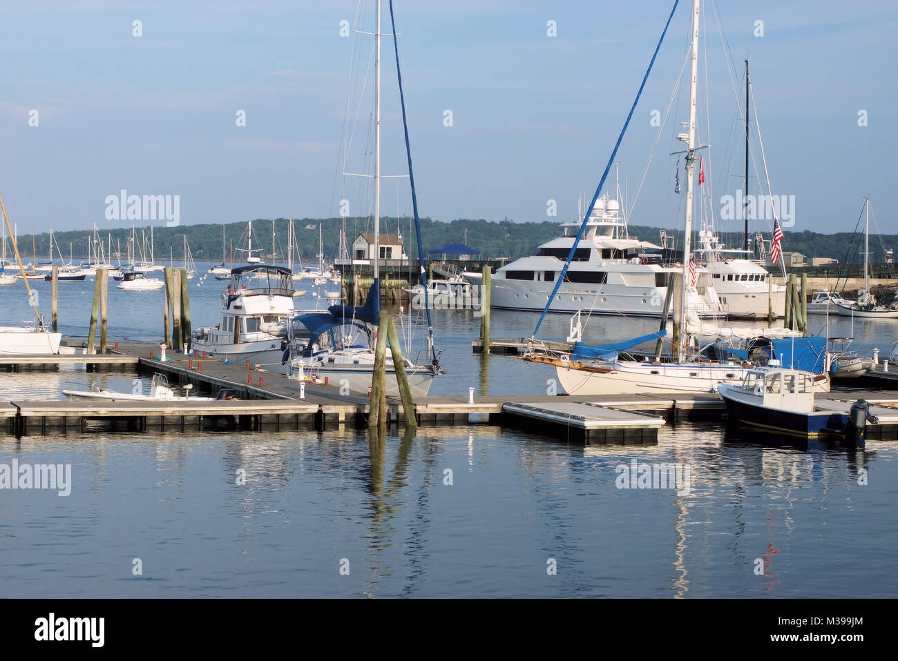 Harbor basin and pier hi-res stock photography and images - Alamy
