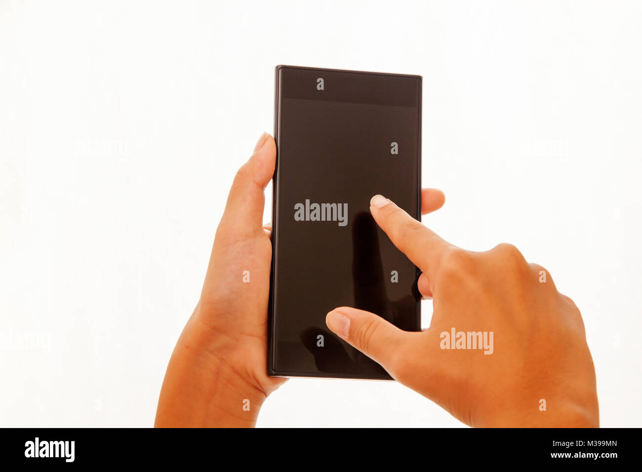 Women's hands on the smartphone screen Stock Photo - Alamy
