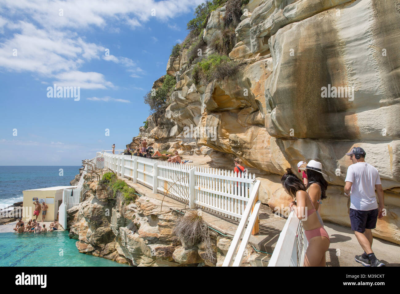 Bronte beach pool sydney hi-res stock photography and images - Alamy