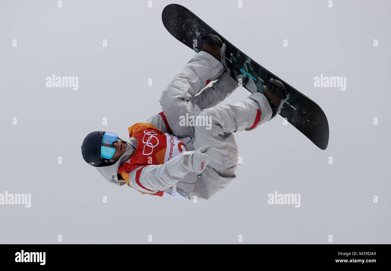 Snowboard slopestyle hi-res stock photography and images - Alamy