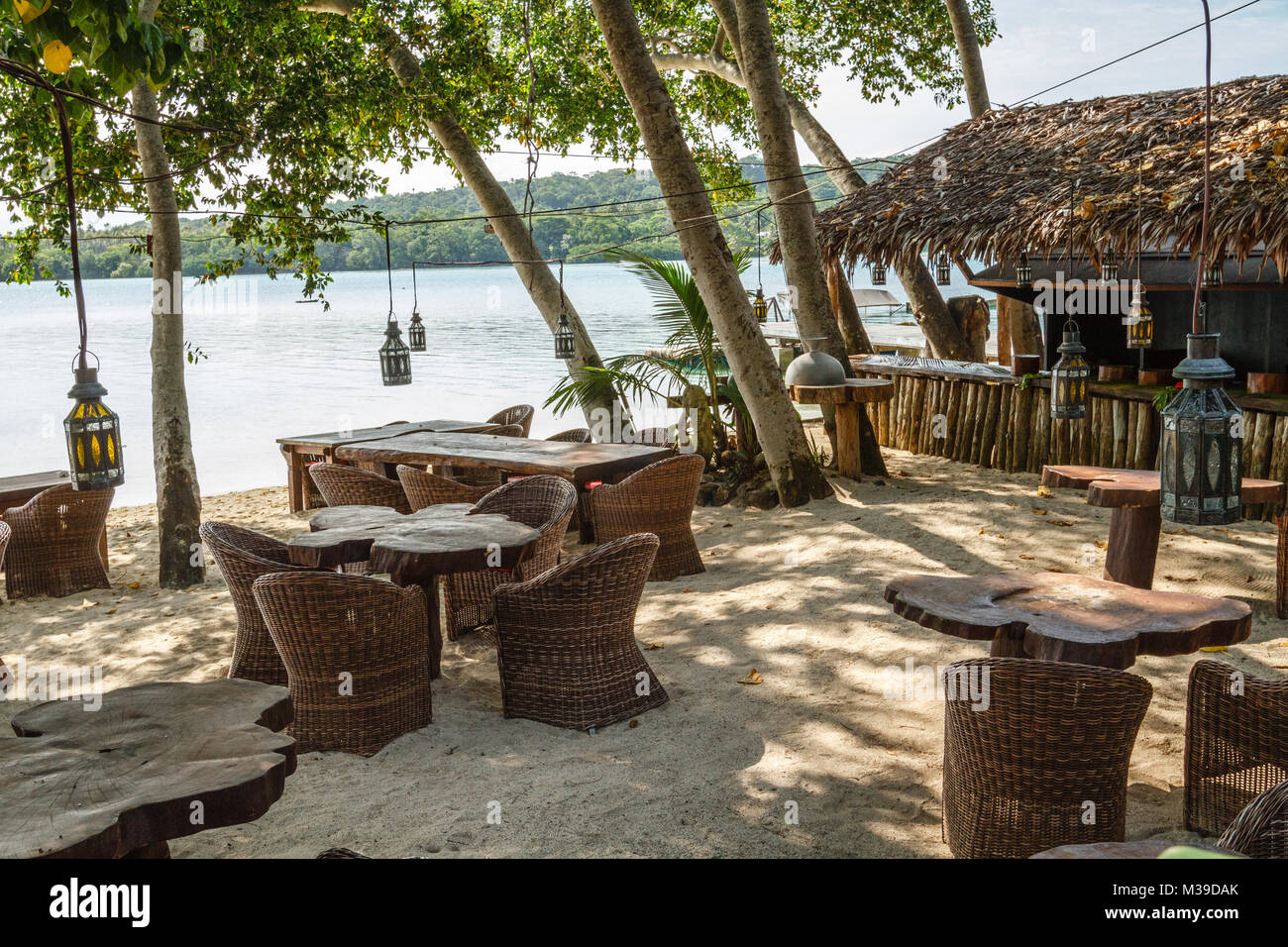 Side view cafe restaurant hi-res stock photography and images - Alamy